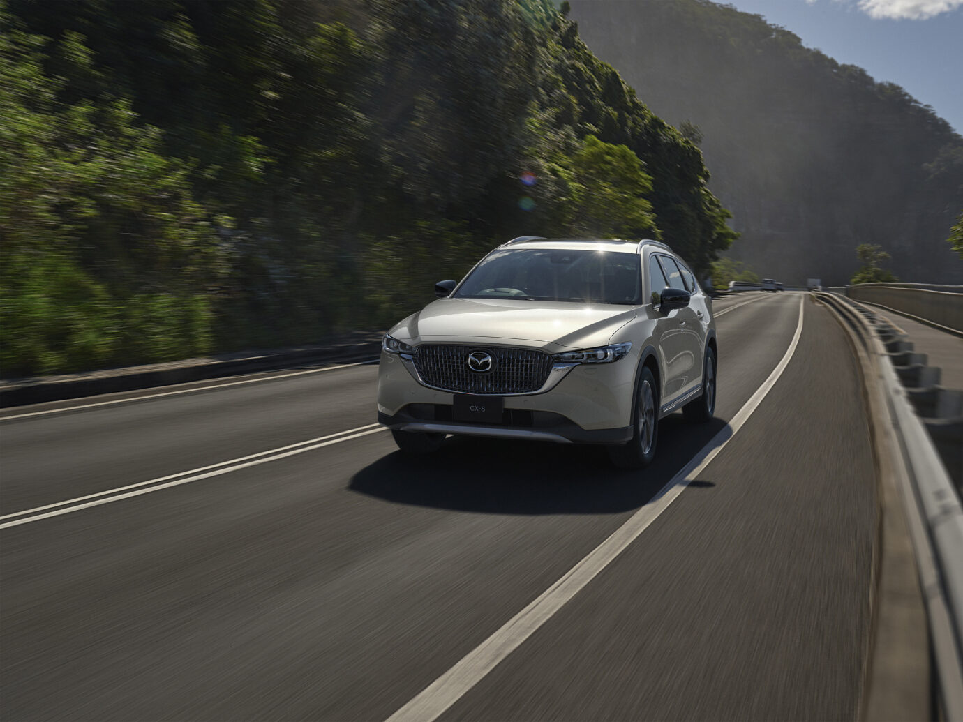 Cx 8の内装の魅力を紹介！グレードごとの違いと便利機能を解説｜カーナレッジ