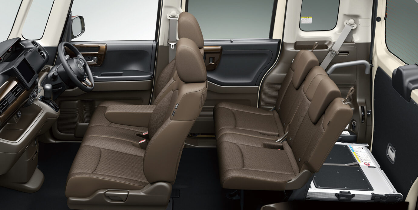 N-BOXの内装を紹介！カスタムの黒を基調としたデザインに注目!｜カーナレッジ