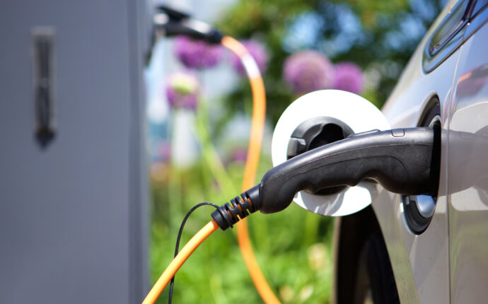 V2Lとは？V2Hとの違いも紹介！災害時にも役立つ給電方法｜カーナレッジ