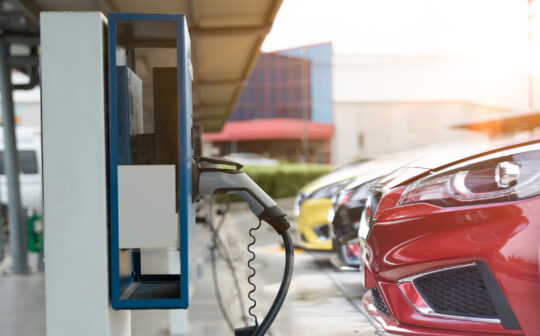 V2Lとは？V2Hとの違いも紹介！災害時にも役立つ給電方法｜カーナレッジ